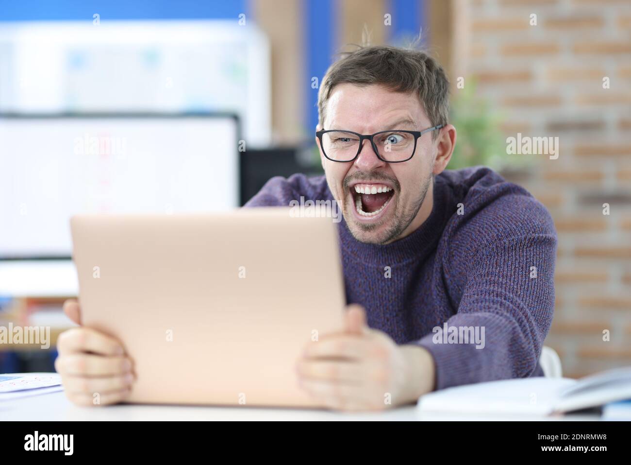 Sight look hi-res stock photography and images - Alamy