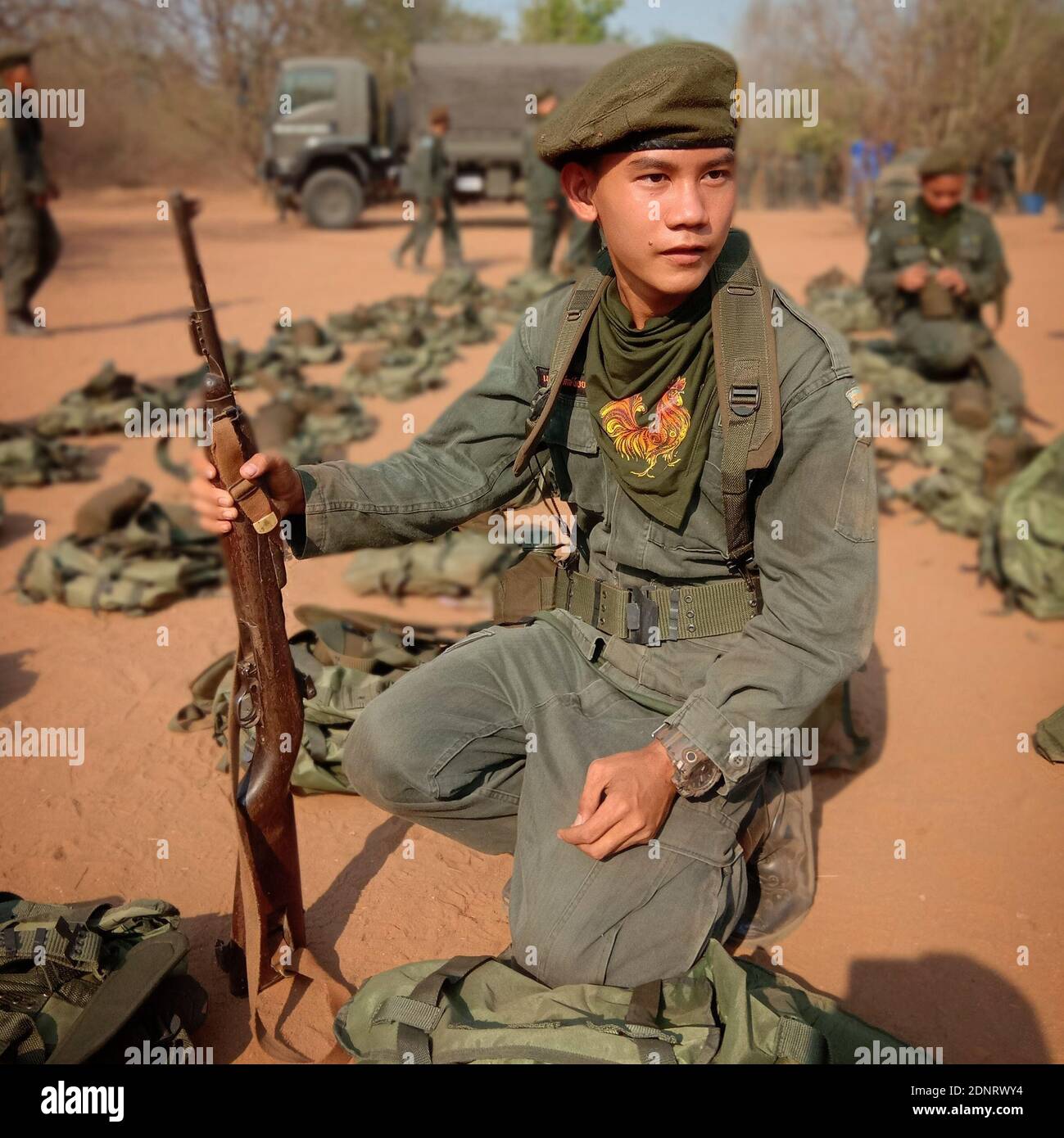Soldier crouching hi-res stock photography and images - Alamy