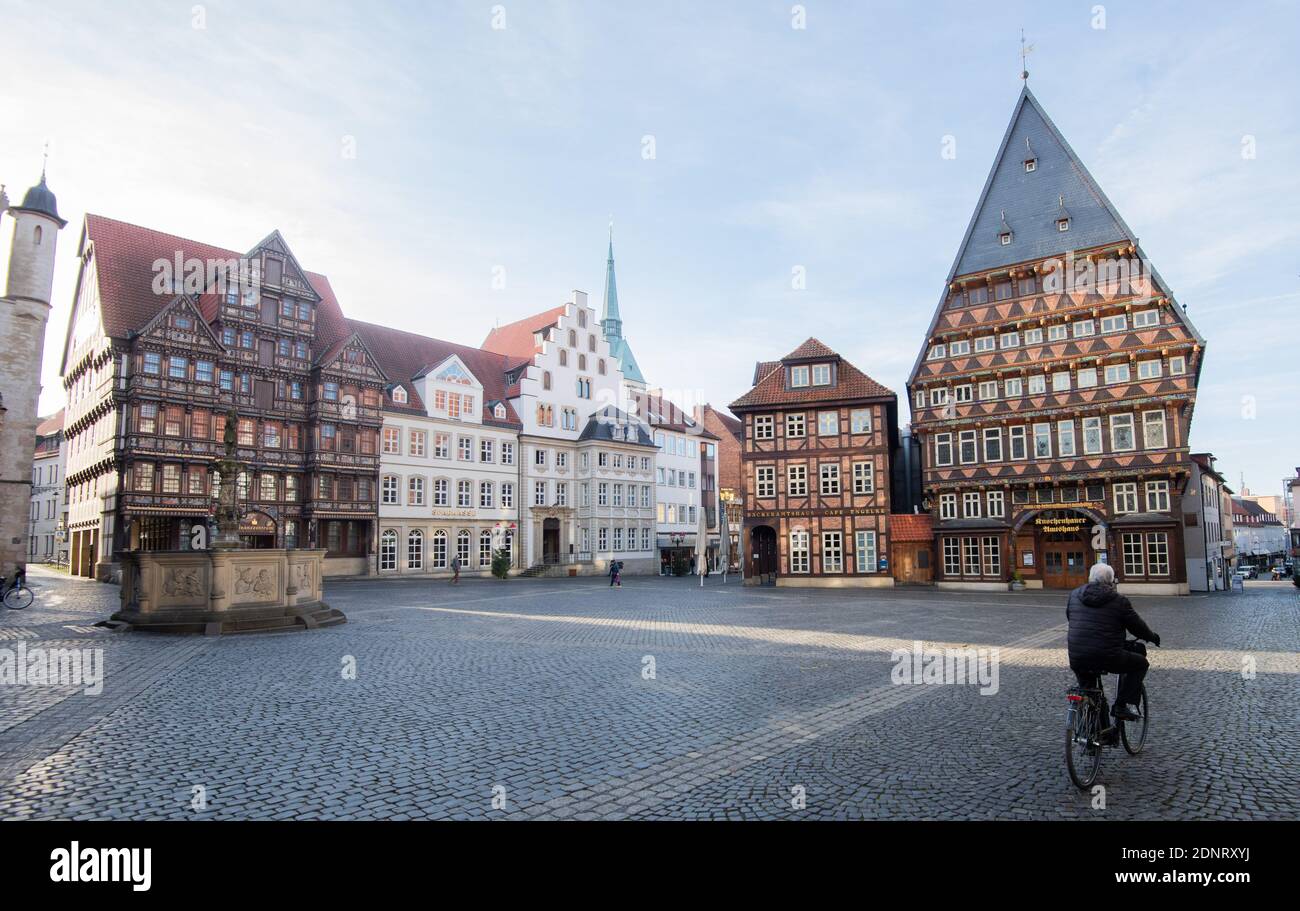 Hildesheim, Germany. 18th Dec, 2020. View of the almost deserted market ...