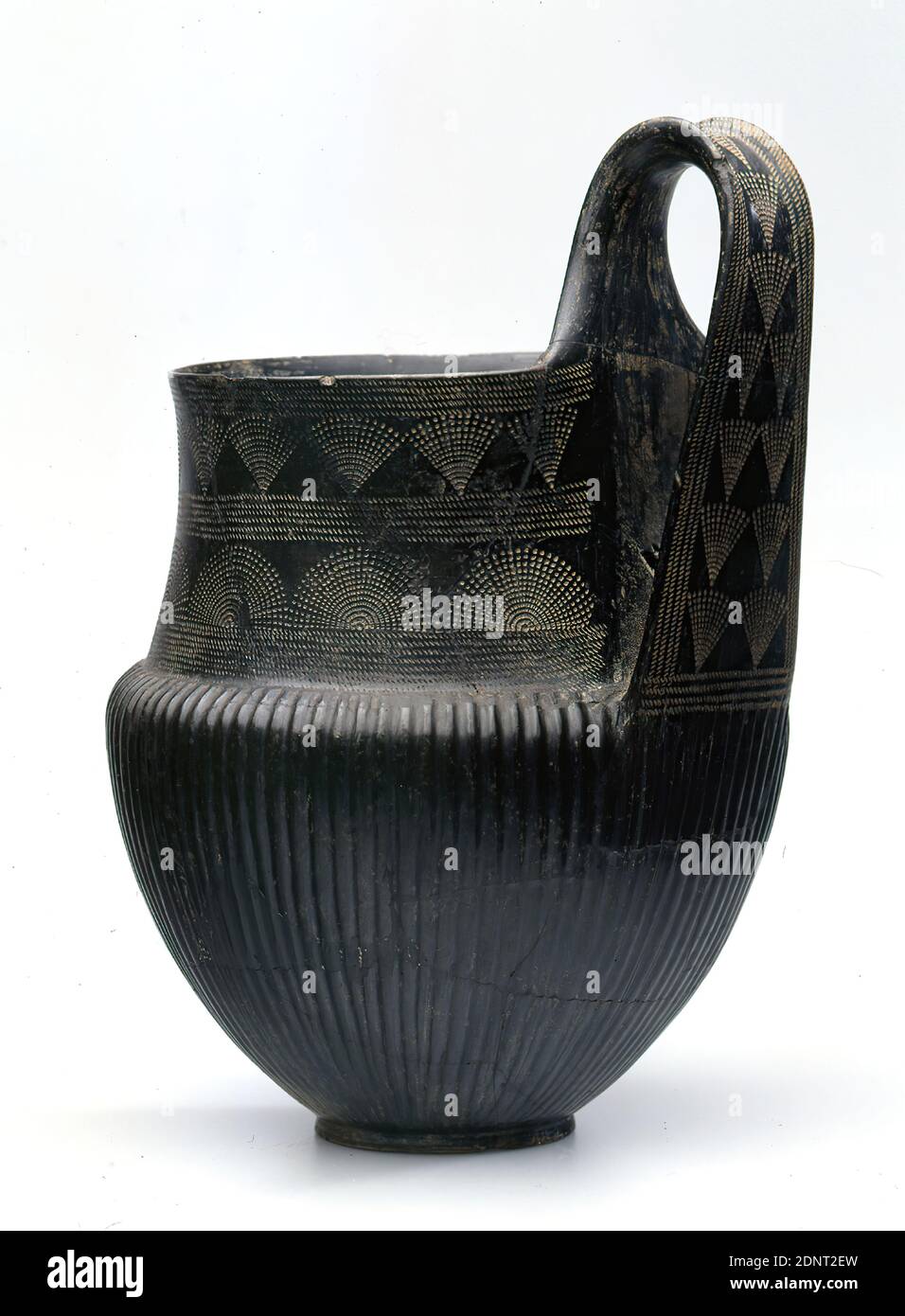 Early bucchero pottery hi-res stock photography and images - Alamy