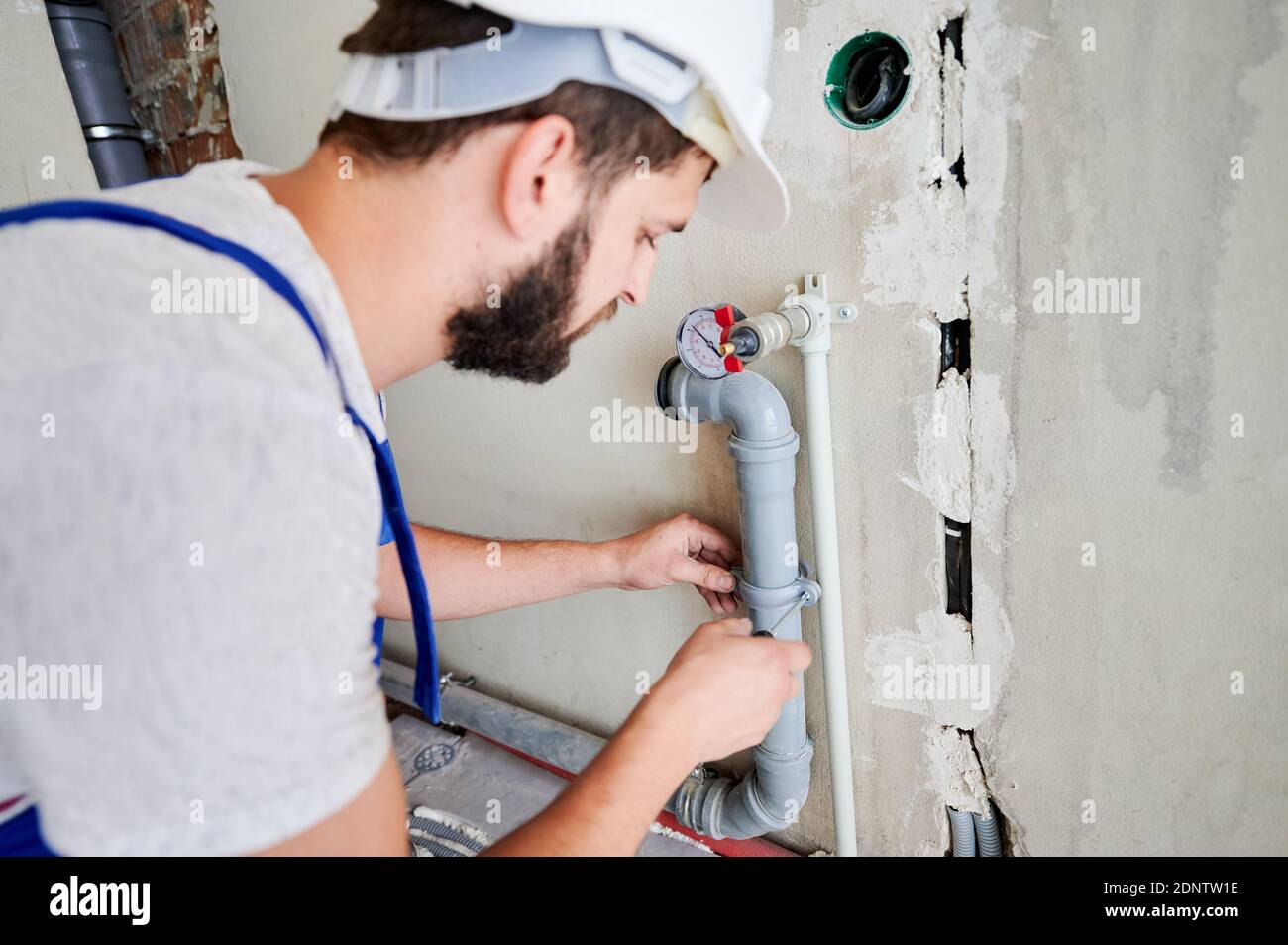Installing home pipe hi-res stock photography and images - Alamy