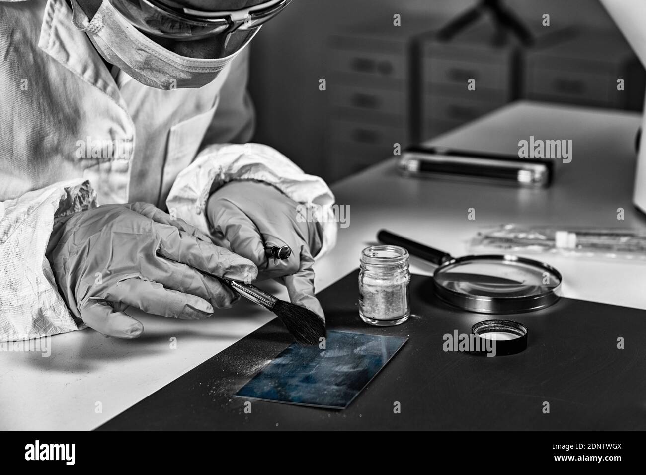 Forensic brush hi-res stock photography and images - Alamy