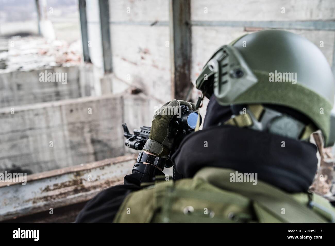 Uniform standing built structure army soldier hi-res stock photography ...