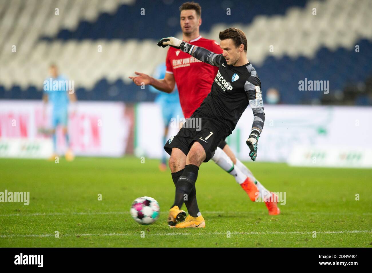 goalwart Manuel RIEMANN (BO), individual action with ball, action ...