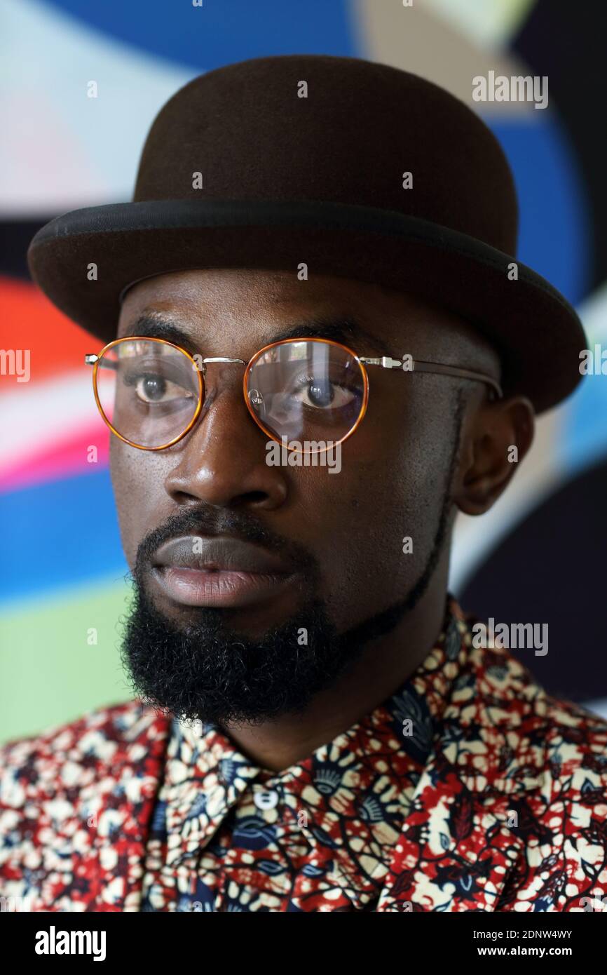 Man bowler hat painting hi-res stock photography and images - Alamy