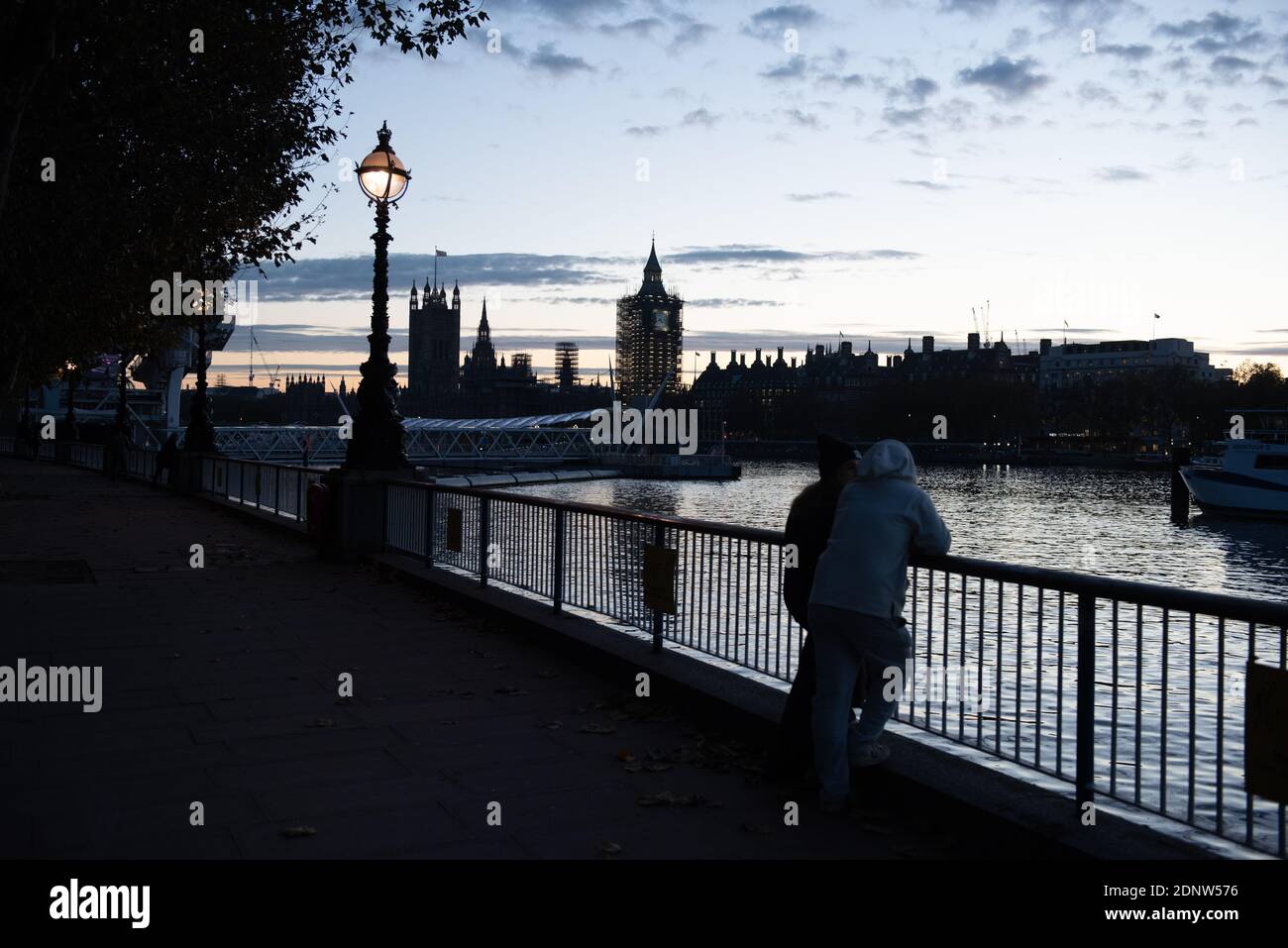 London skyline sunset winter pretty colours Stock Photo - Alamy