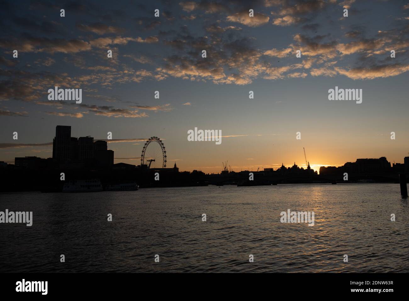 London skyline sunset winter pretty colours Stock Photo - Alamy