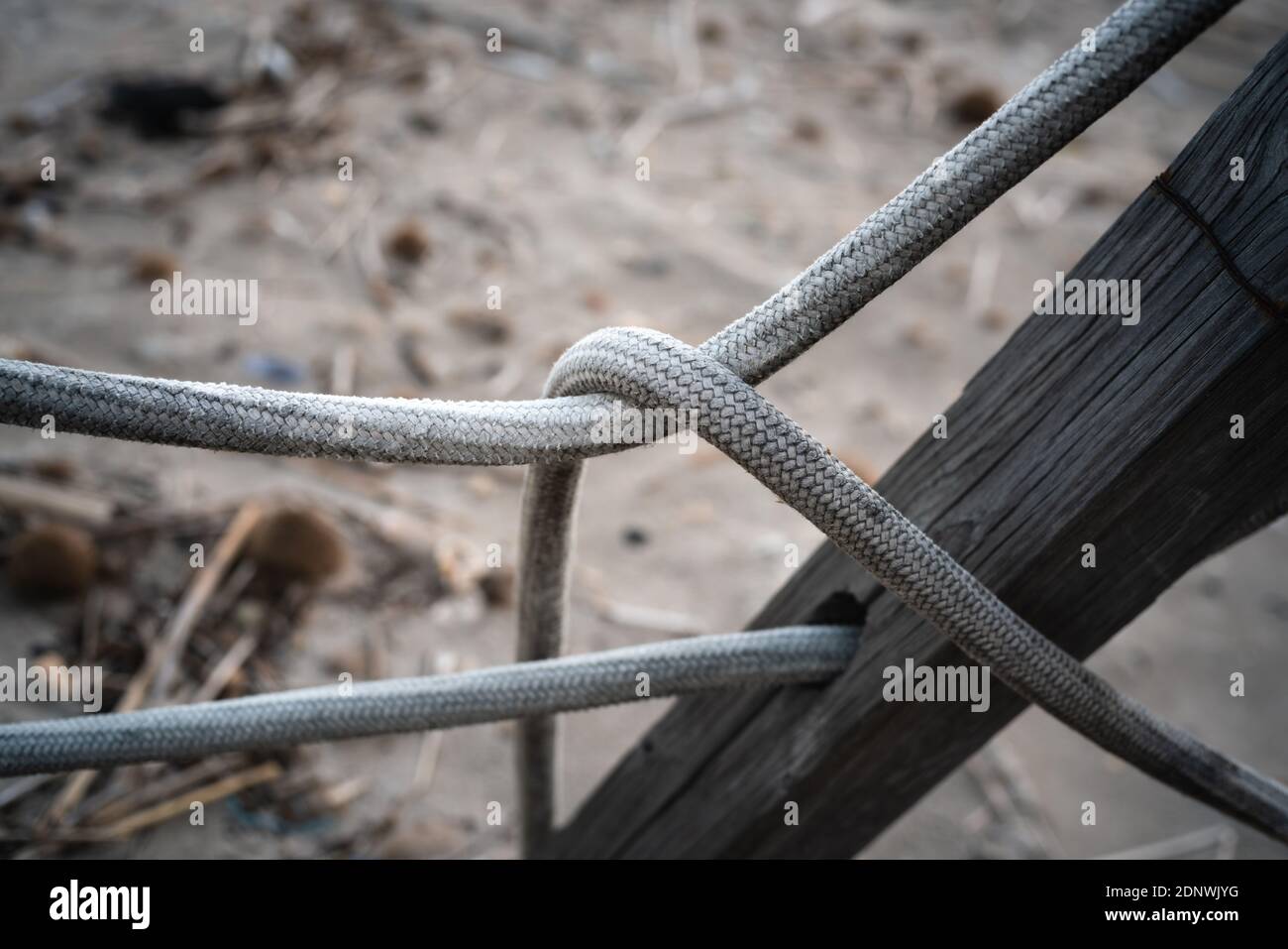 Loose rope hi-res stock photography and images - Alamy