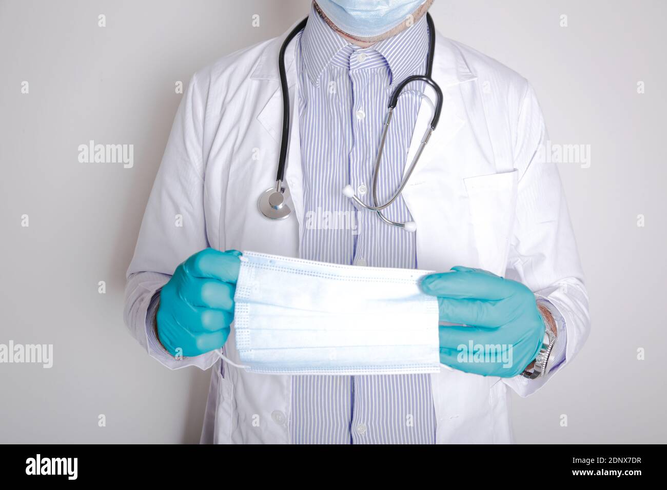Doctor wearing gloves and mask to protect ourselves from sars-cov virus ...