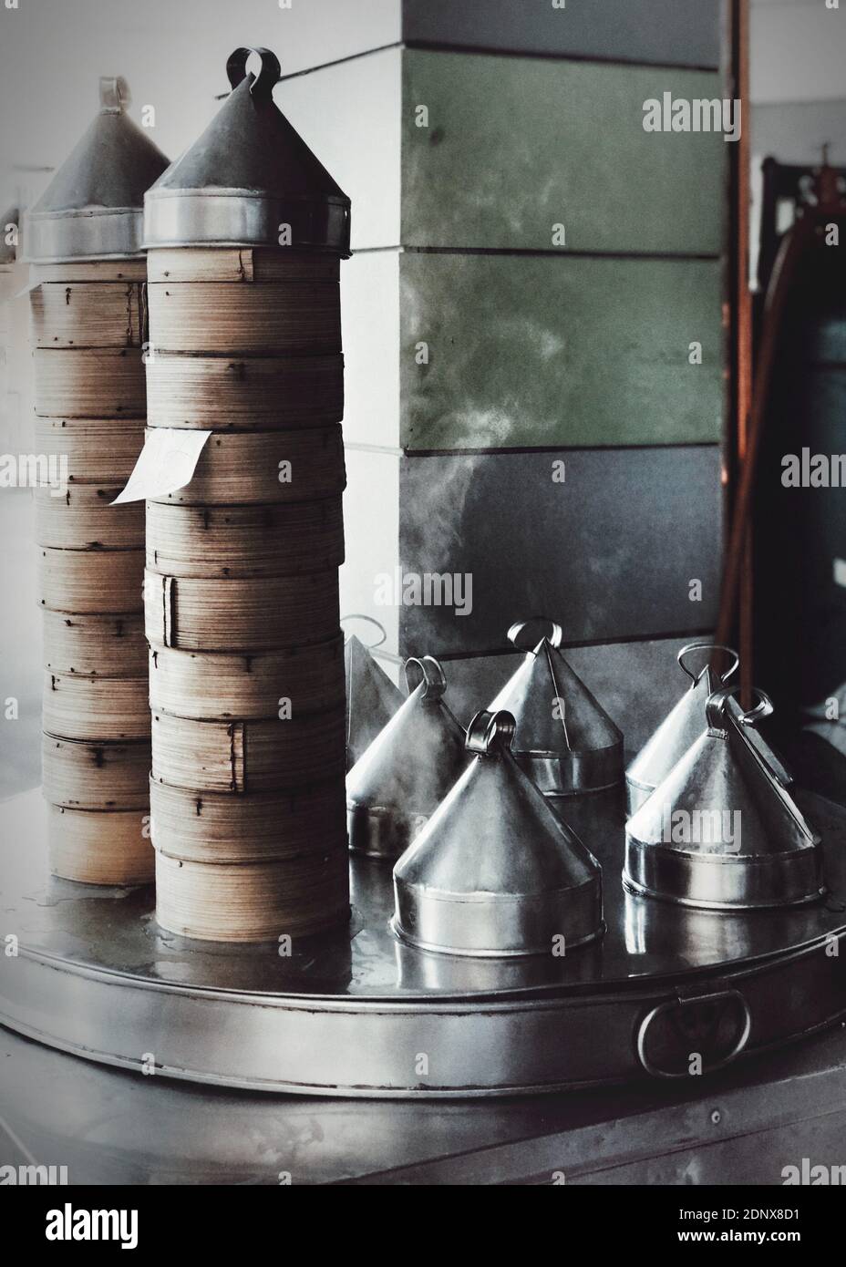 Stack of bamboo steamer hi-res stock photography and images - Alamy