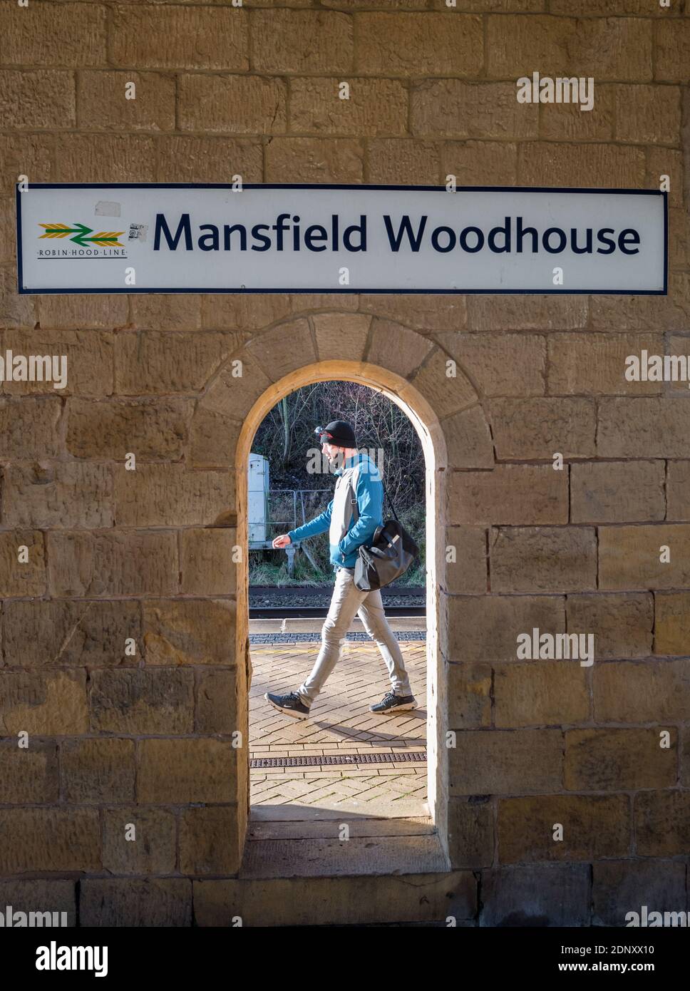 Mansfield railway station platform hi-res stock photography and images ...
