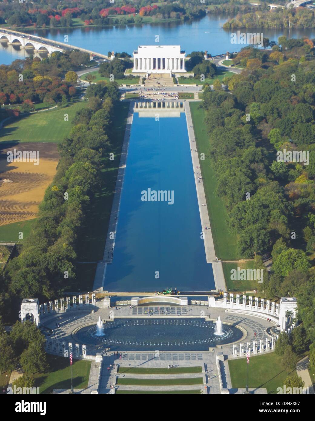 Lincoln memorial aerial view hi-res stock photography and images - Alamy