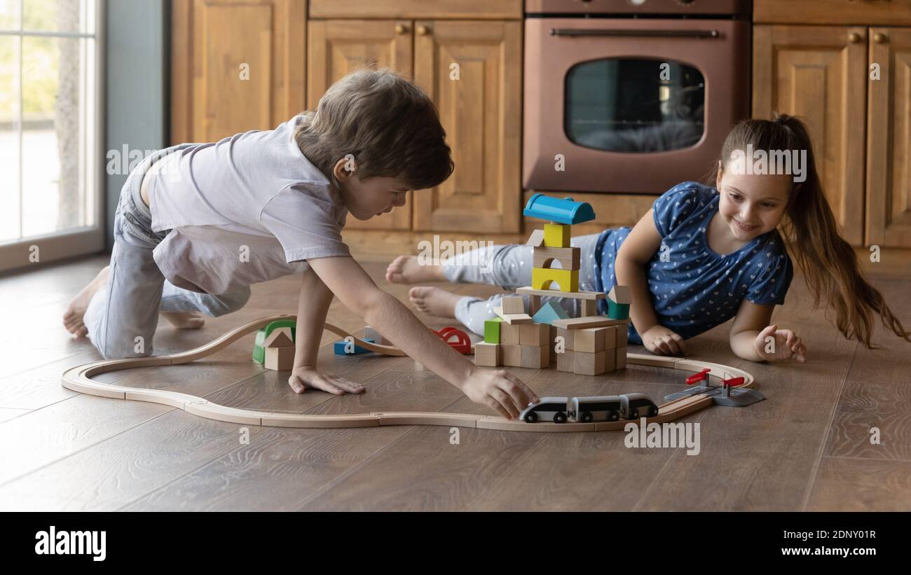 Little sister and brother hi-res stock photography and images - Alamy