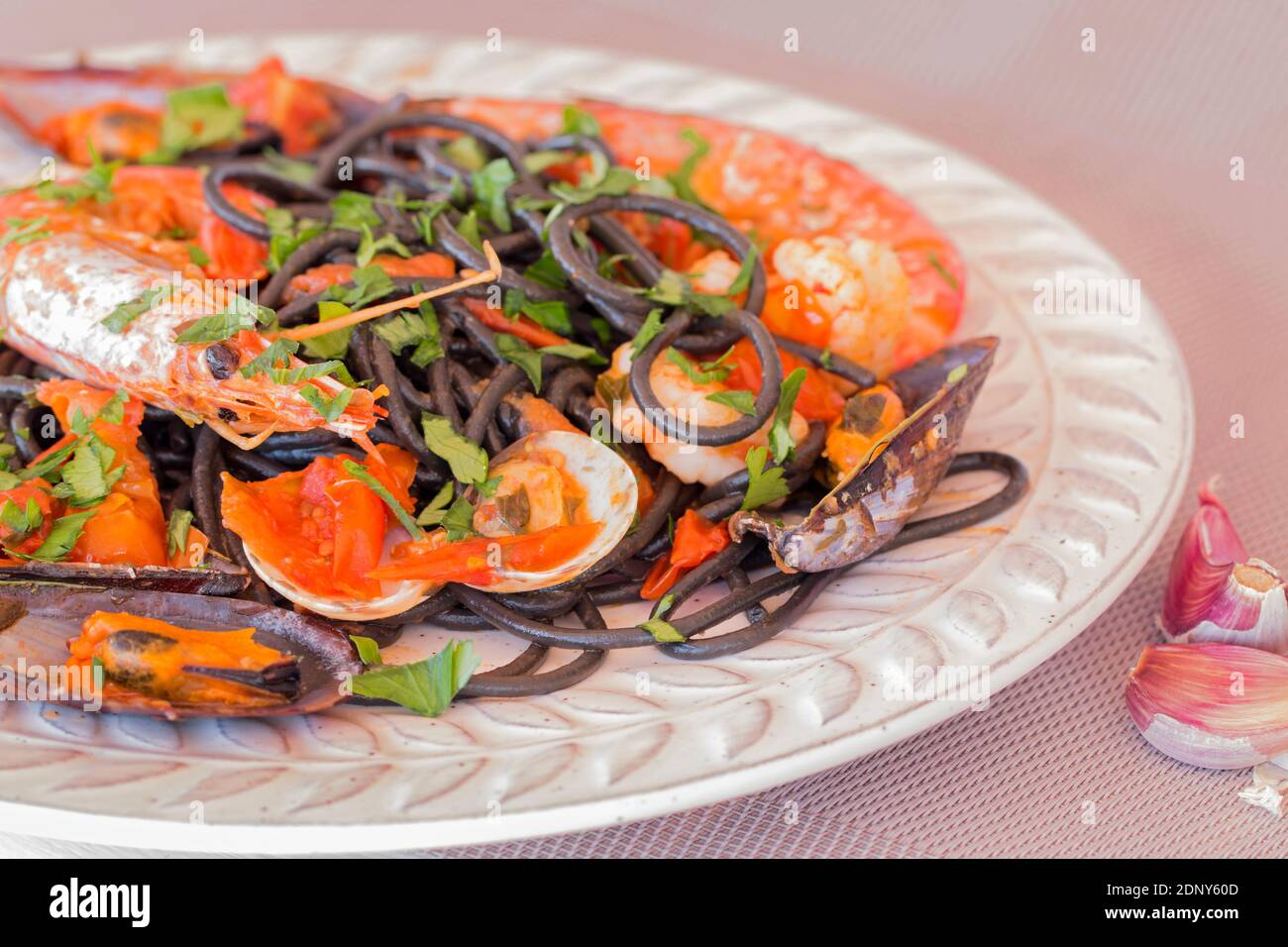 Seafood spaghetti allo scoglio hi-res stock photography and images - Alamy