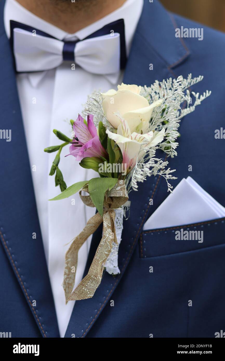 Wearing tuxedo wedding ceremony hi-res stock photography and images - Alamy