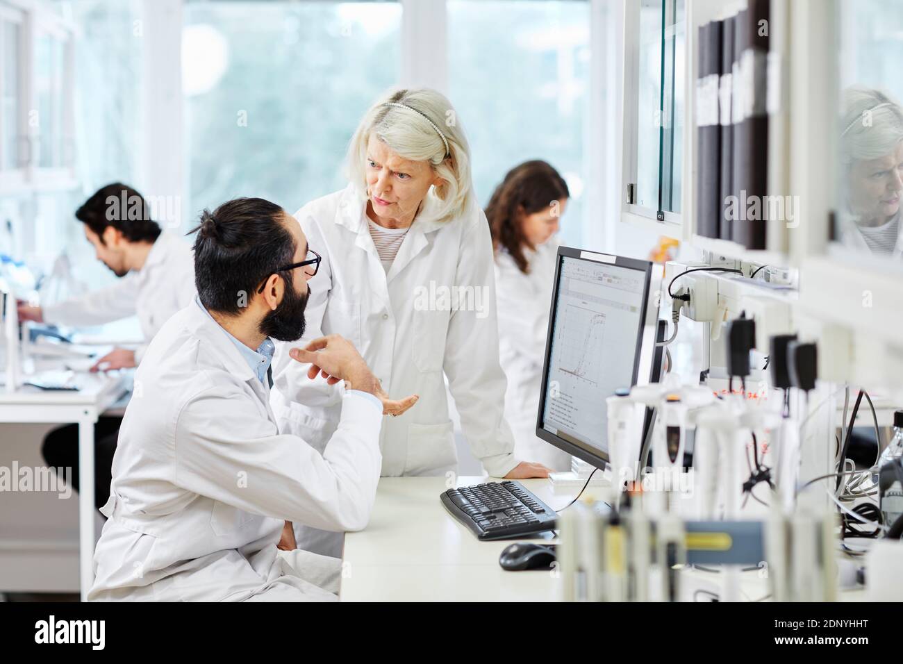 Laboratory animals hi-res stock photography and images - Alamy