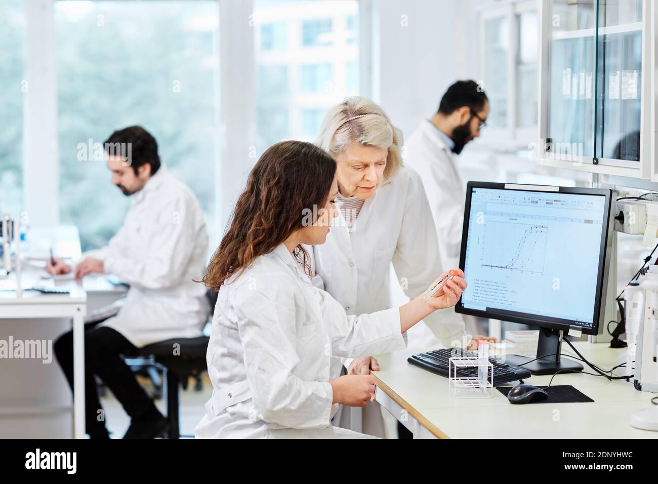 Technician working computer hi-res stock photography and images - Alamy
