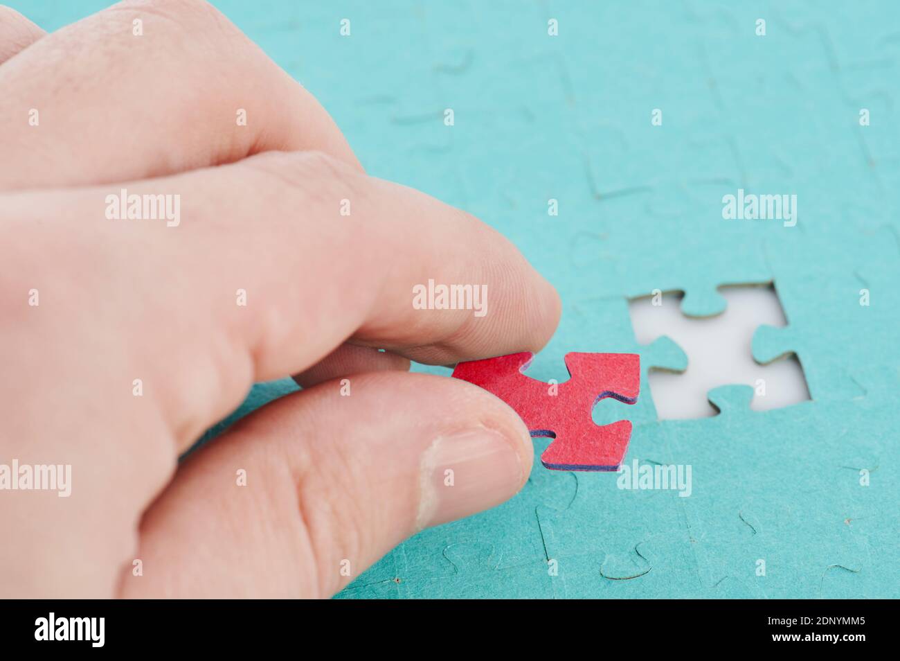 Last piece jigsaw puzzle hi-res stock photography and images - Alamy