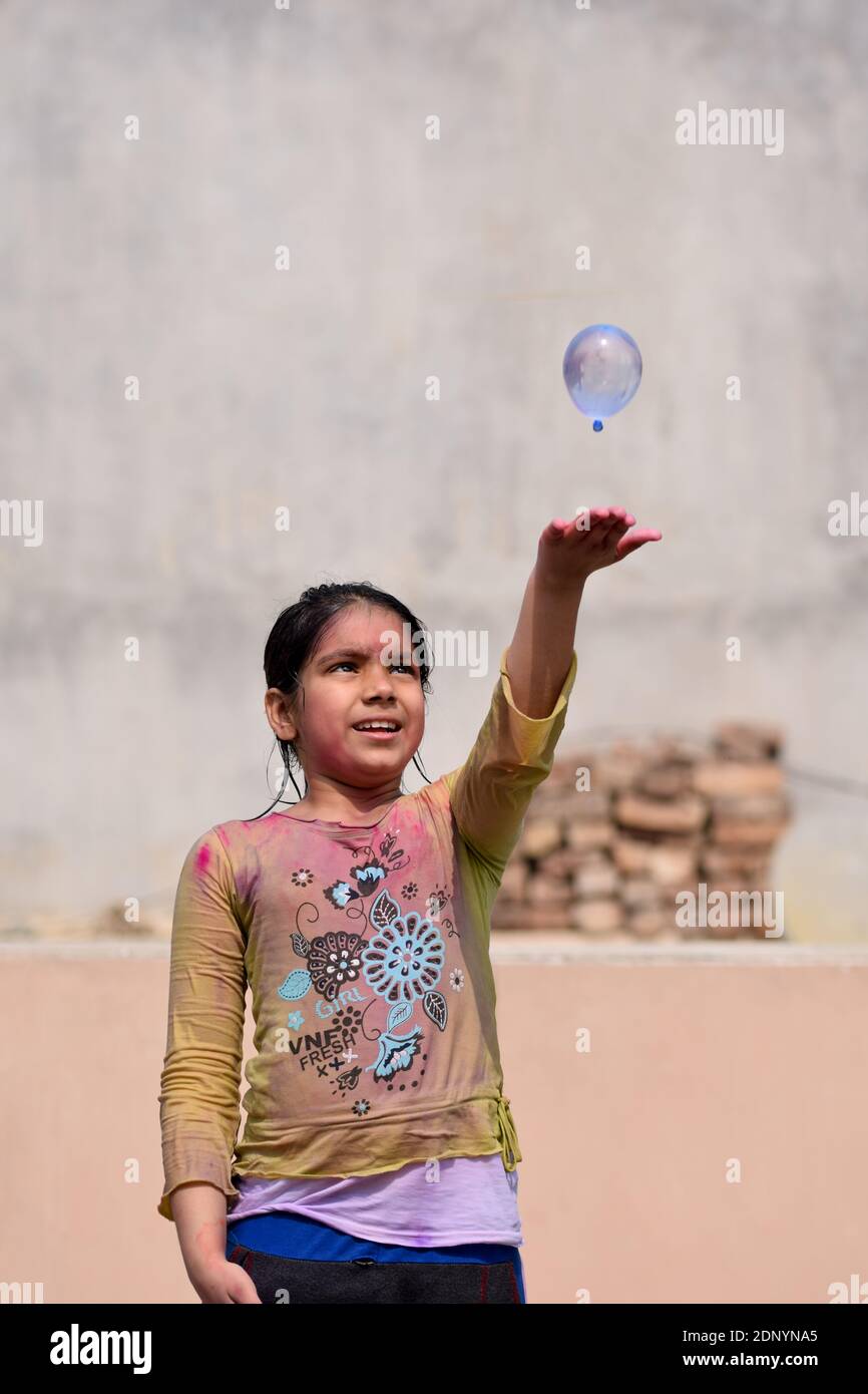 Indian girls playing holi hi-res stock photography and images - Alamy