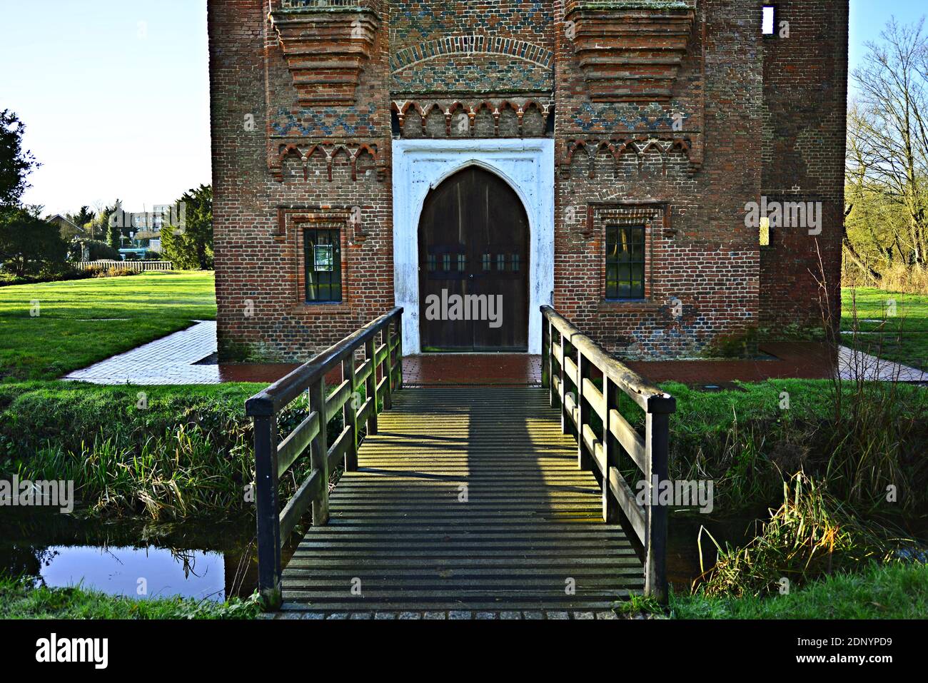 Medieval manor house moat hi-res stock photography and images - Alamy