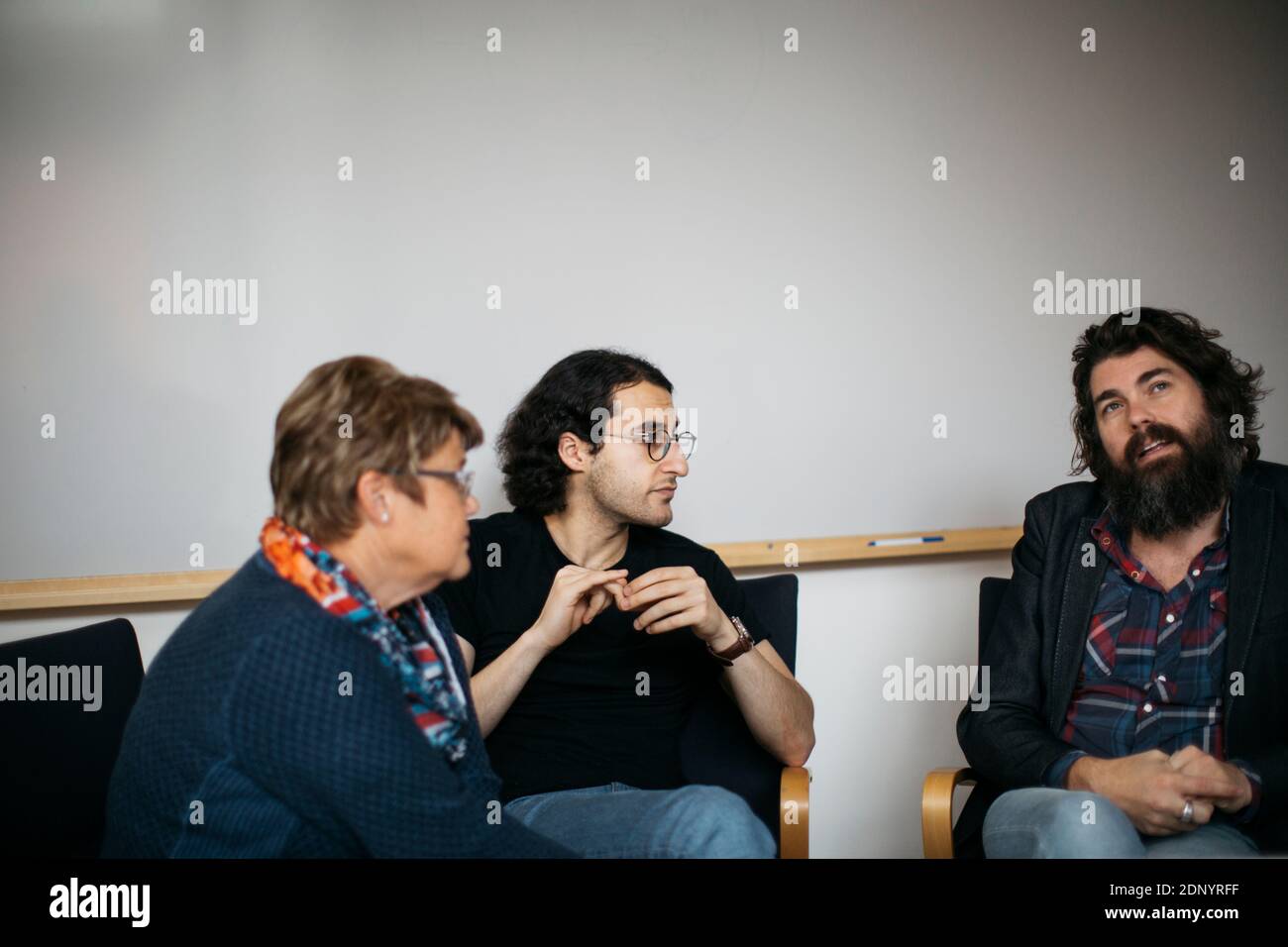 Informal meeting people hi-res stock photography and images - Alamy