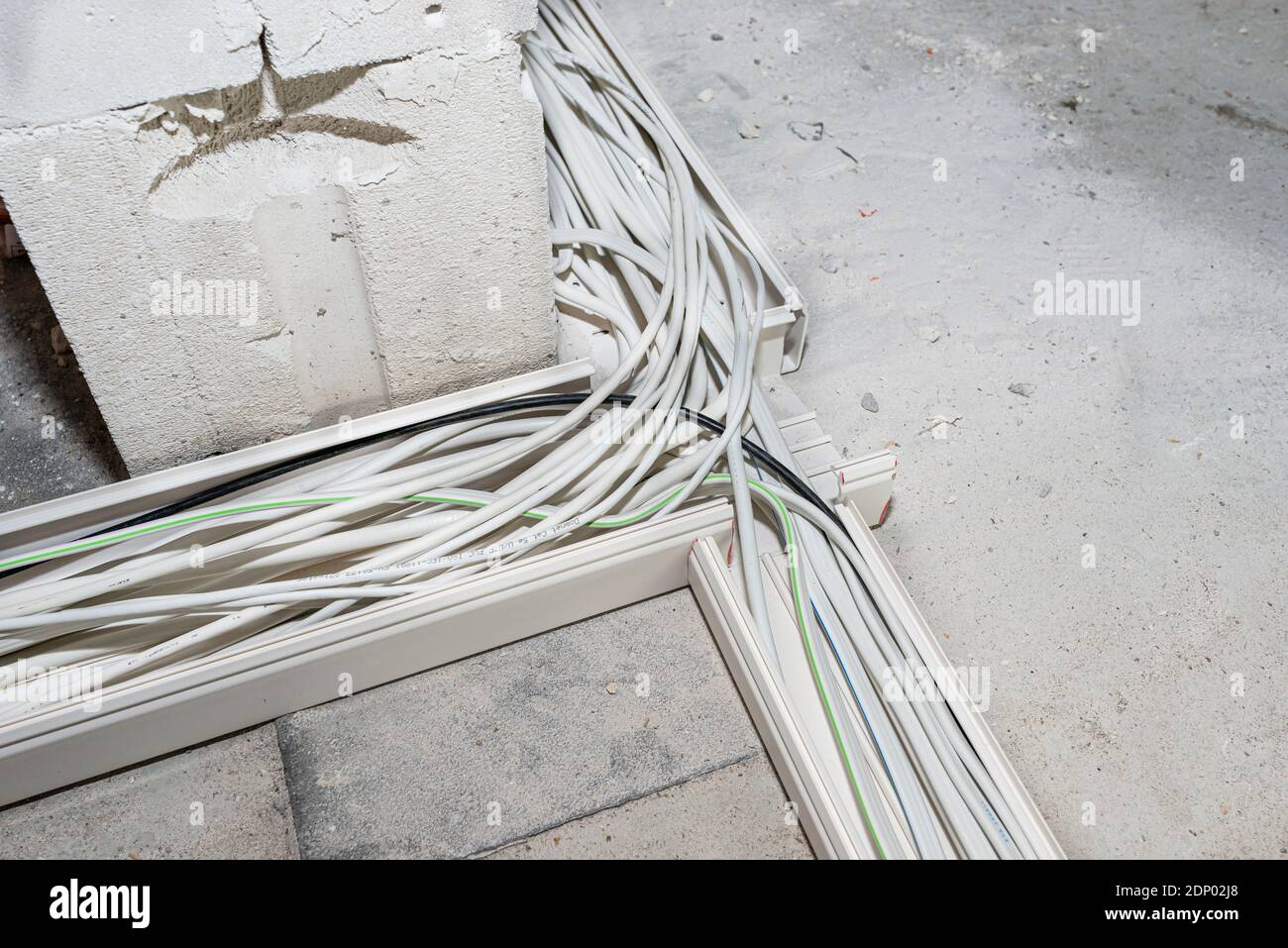 Layed wire hi-res stock photography and images - Alamy