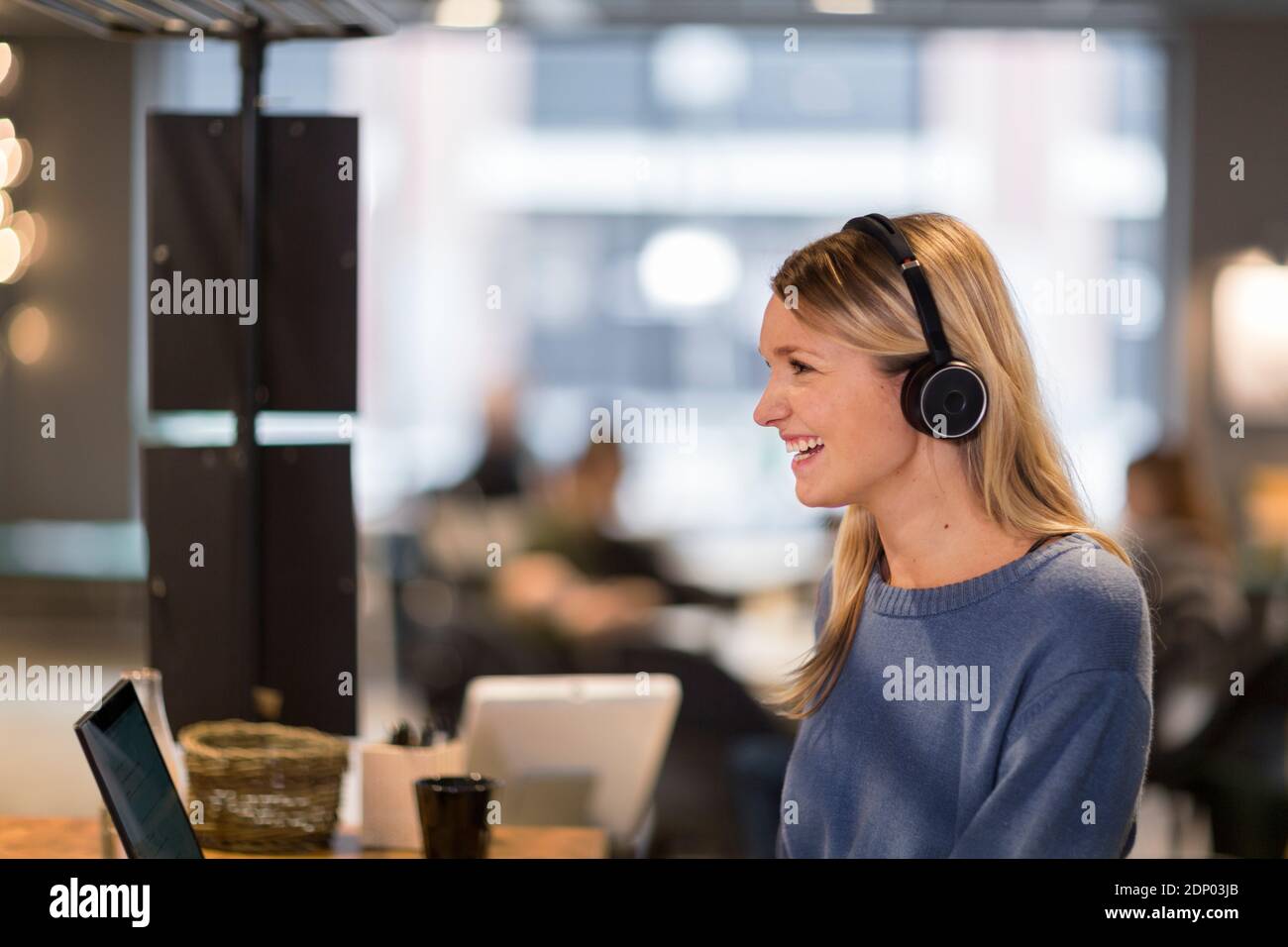 Woman wearing headset hi-res stock photography and images - Alamy