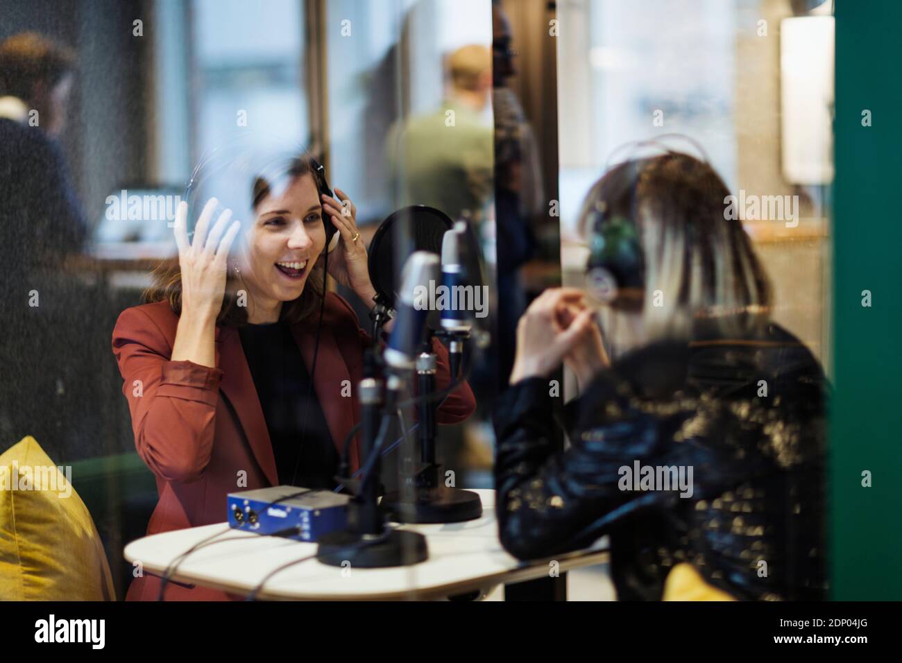 Interview radio station hi-res stock photography and images - Alamy