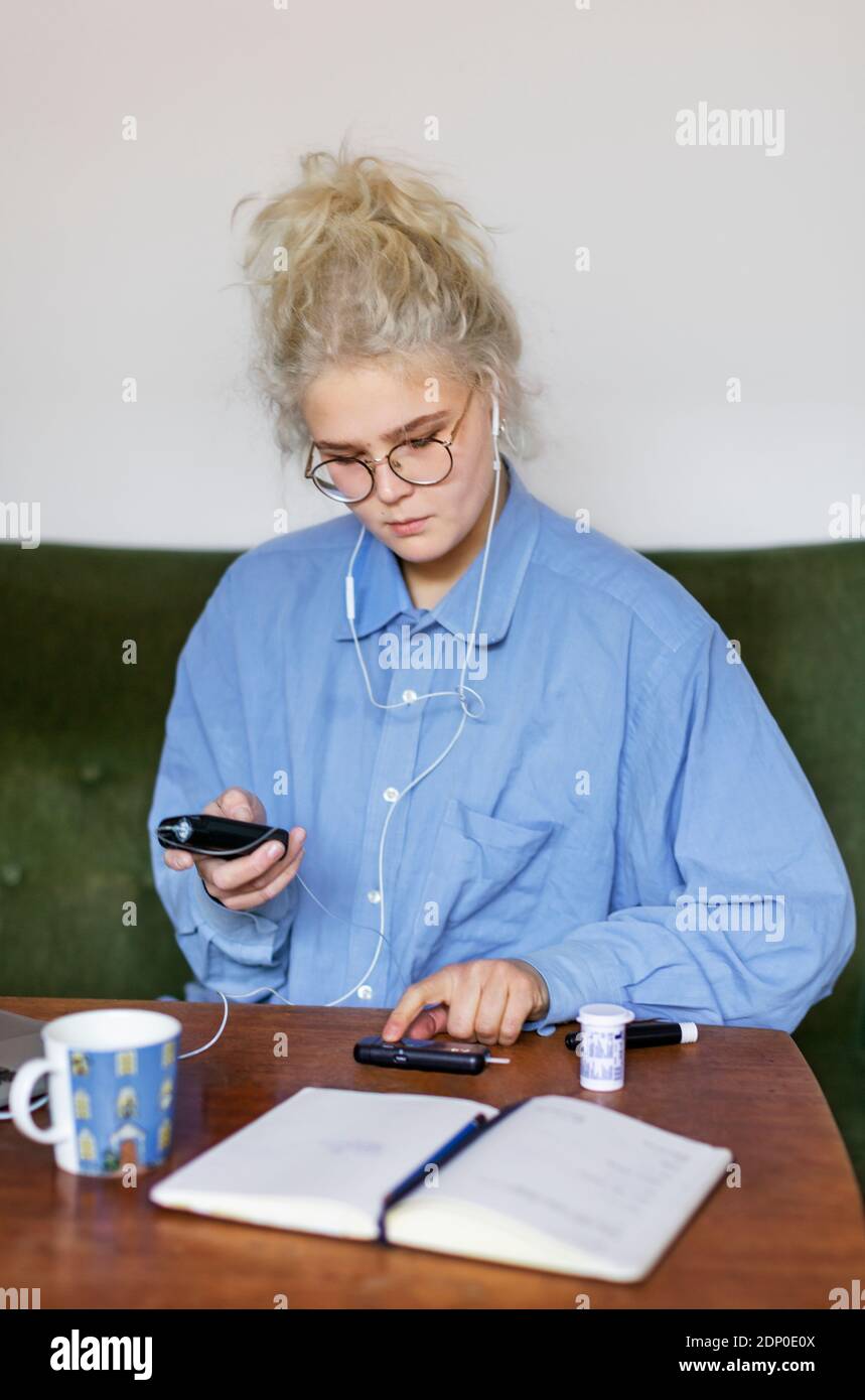 Using glucometer hi-res stock photography and images - Alamy