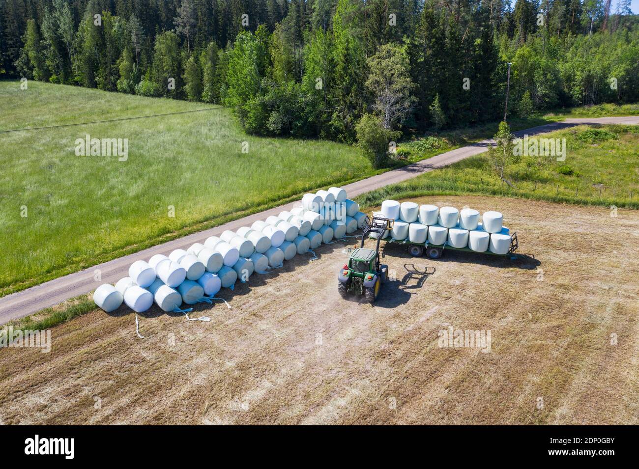 Stacking bales hi-res stock photography and images - Alamy