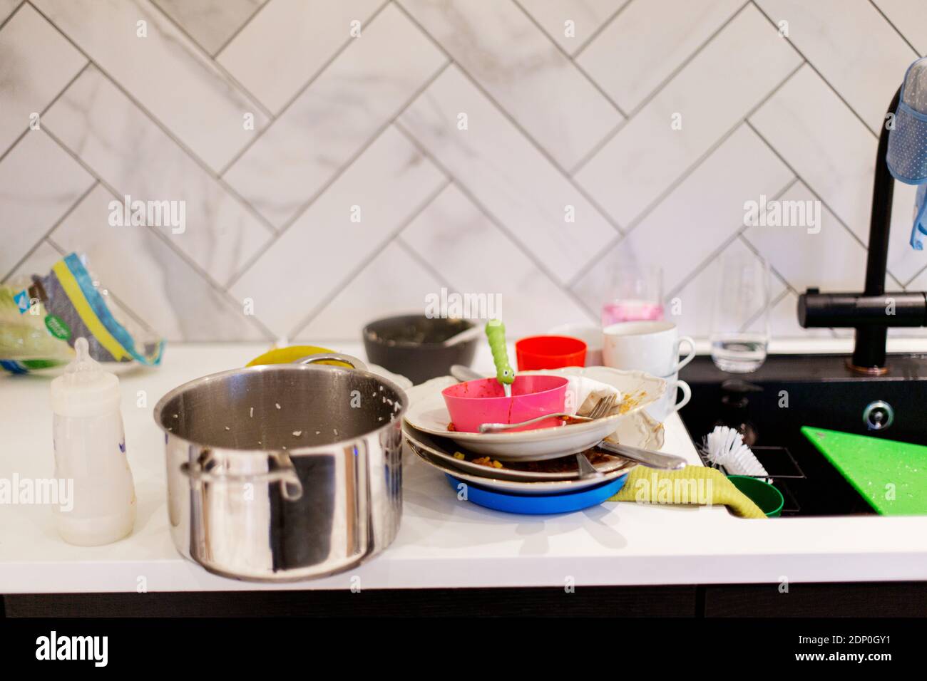 Dirty dishes on kitchen worktop Stock Photo - Alamy