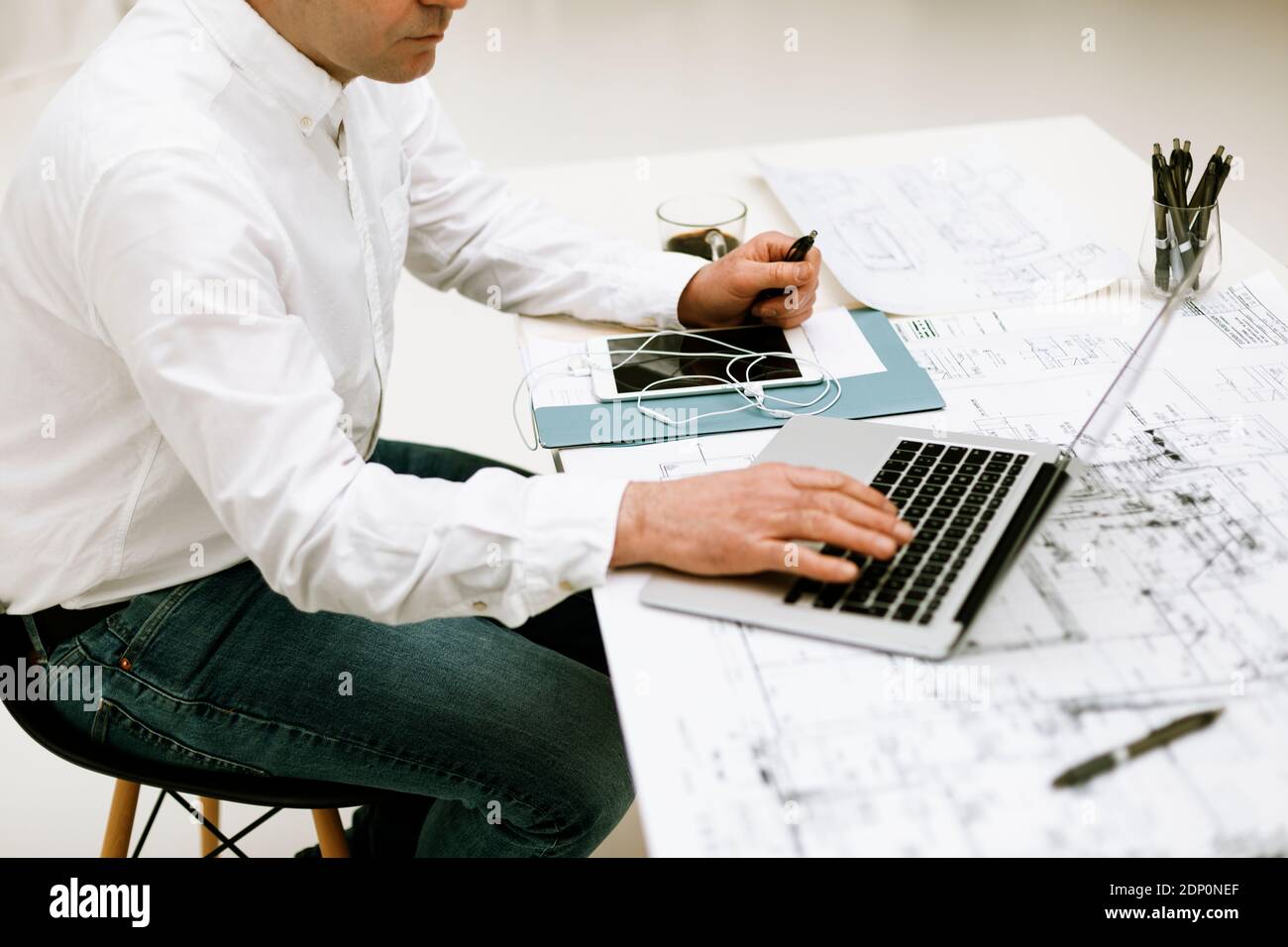 Working user hi-res stock photography and images - Alamy