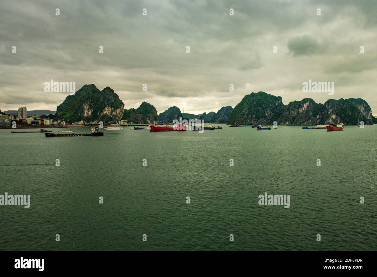 Ha laong bay hi-res stock photography and images - Alamy