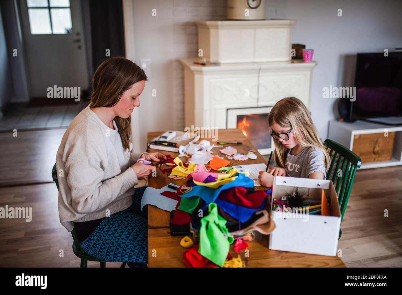 Mother and daughter doing craft Stock Photo - Alamy