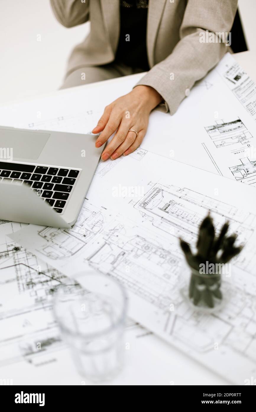 Business woman mid section hi-res stock photography and images - Alamy