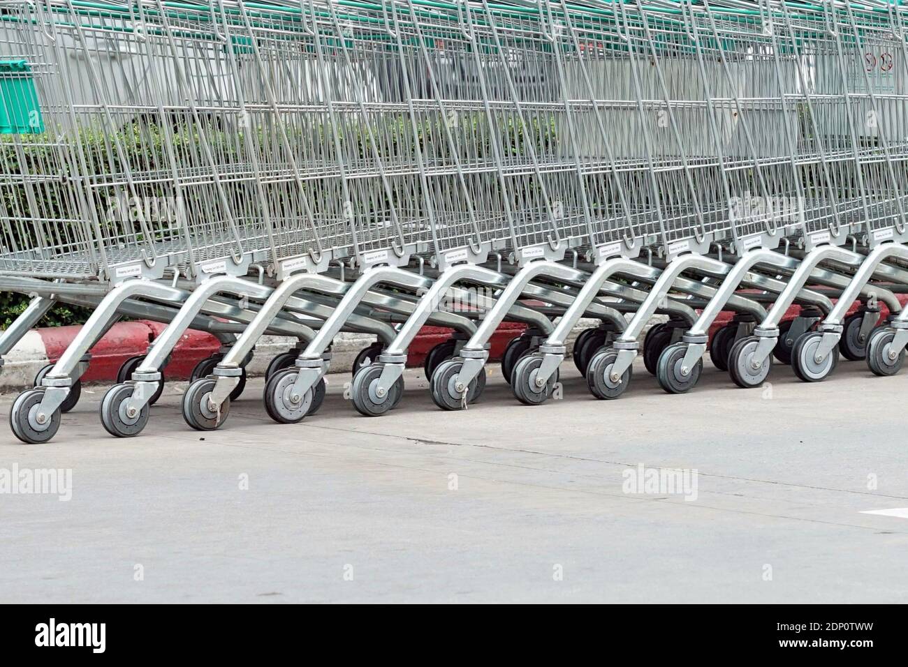 Car park carts hi-res stock photography and images - Alamy