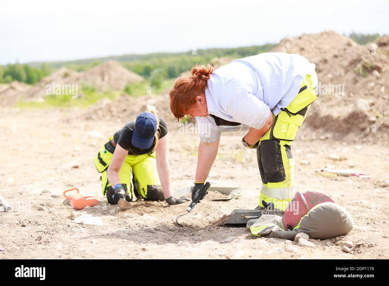 Archeology and dig women hi-res stock photography and images - Alamy