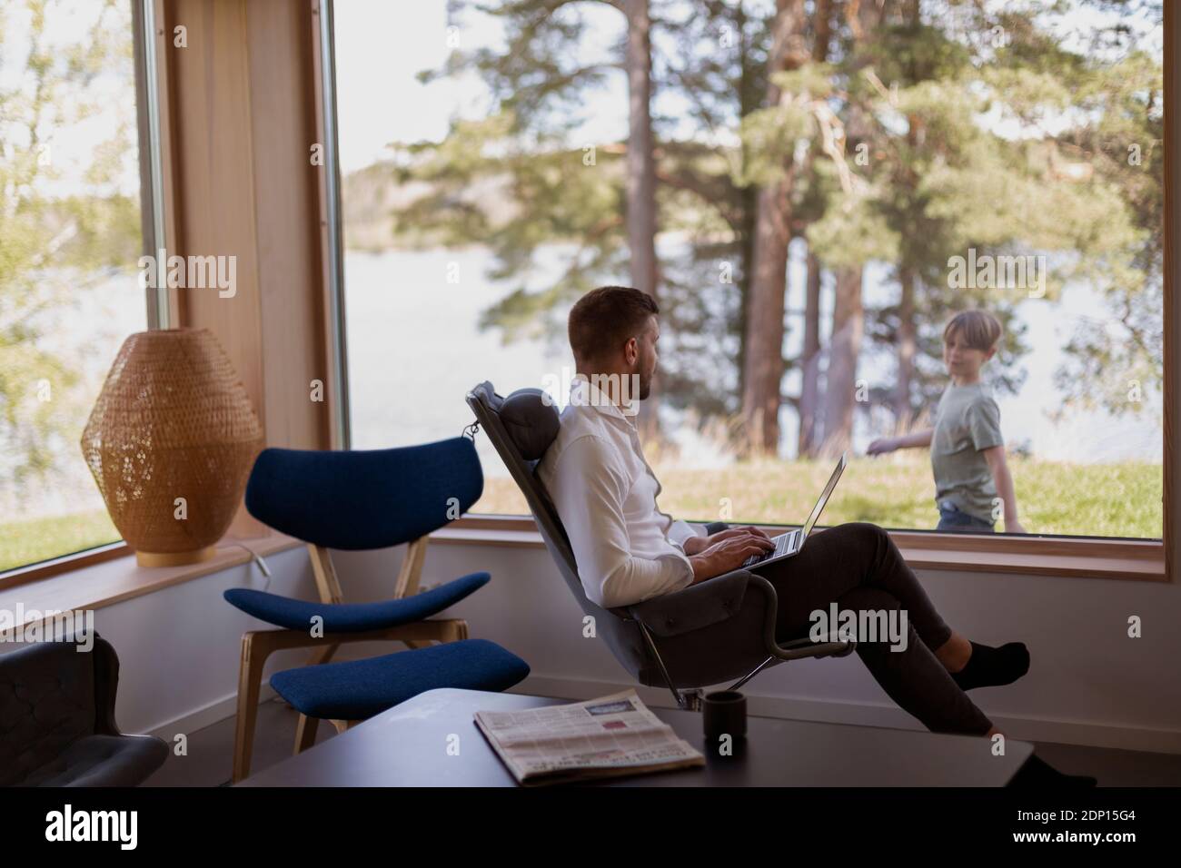 Child look through window house High Resolution Stock Photography and ...
