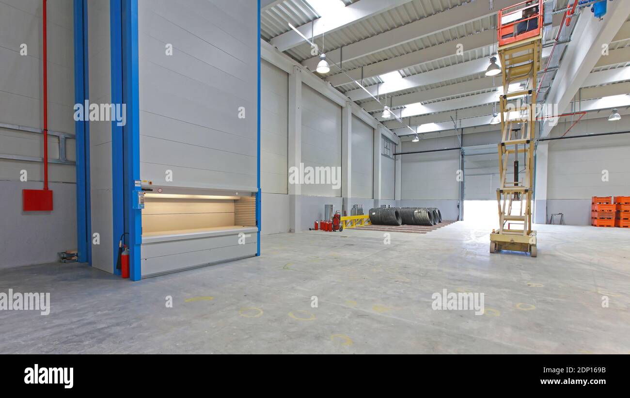 Scissors lift hi-res stock photography and images - Alamy