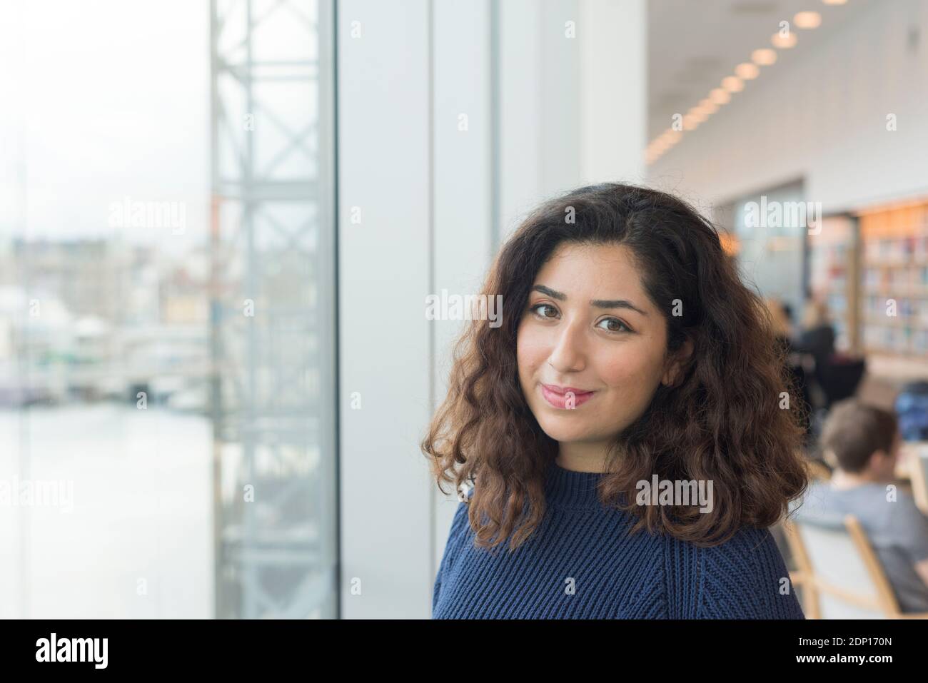 Portrait of smiling woman Stock Photo - Alamy