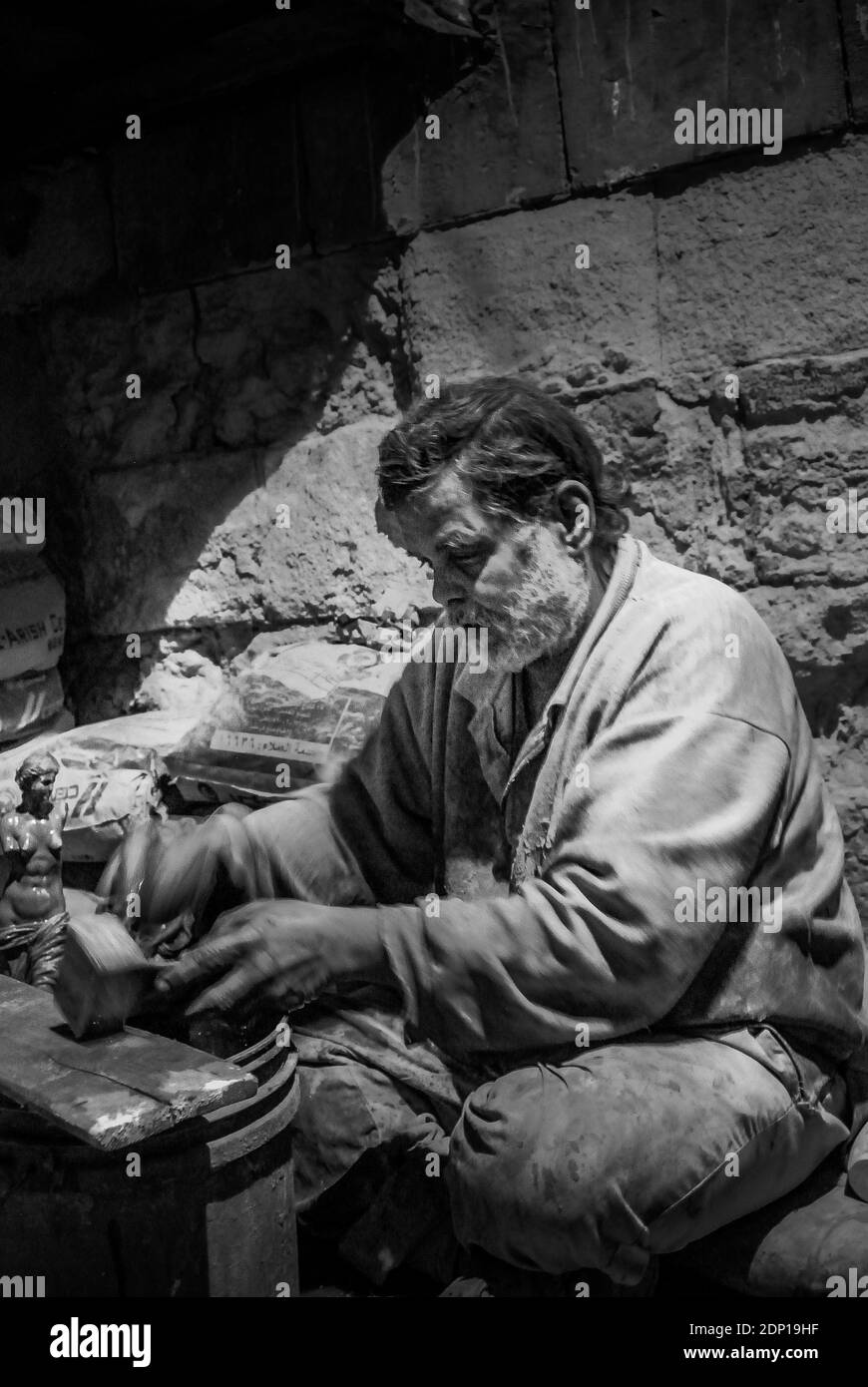 Statue sitting man Black and White Stock Photos & Images - Alamy