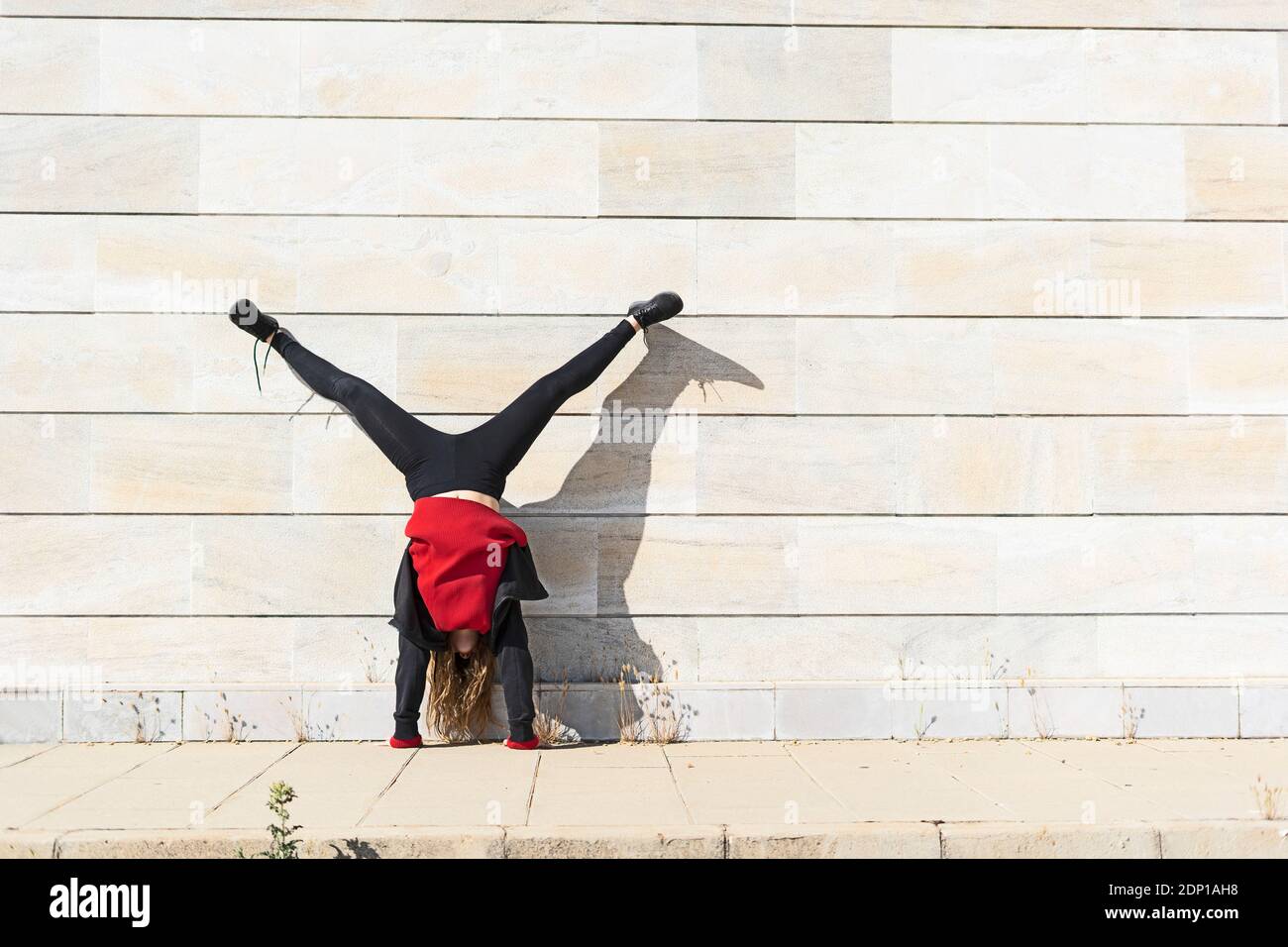 Girl doing a handstand hi-res stock photography and images - Alamy