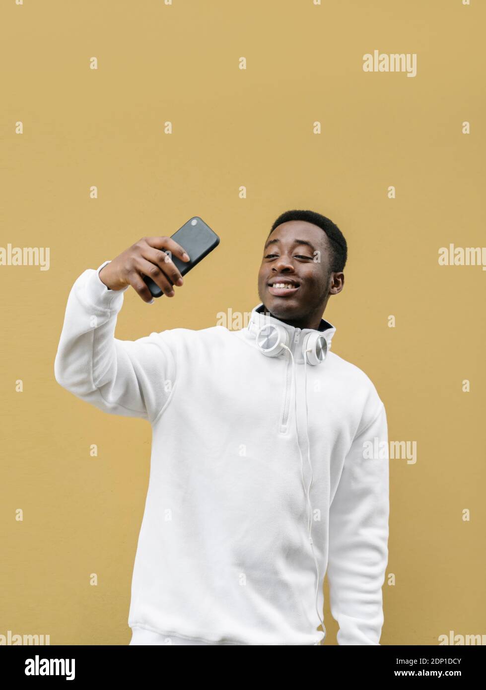 Young african smiling man posing hi-res stock photography and images ...