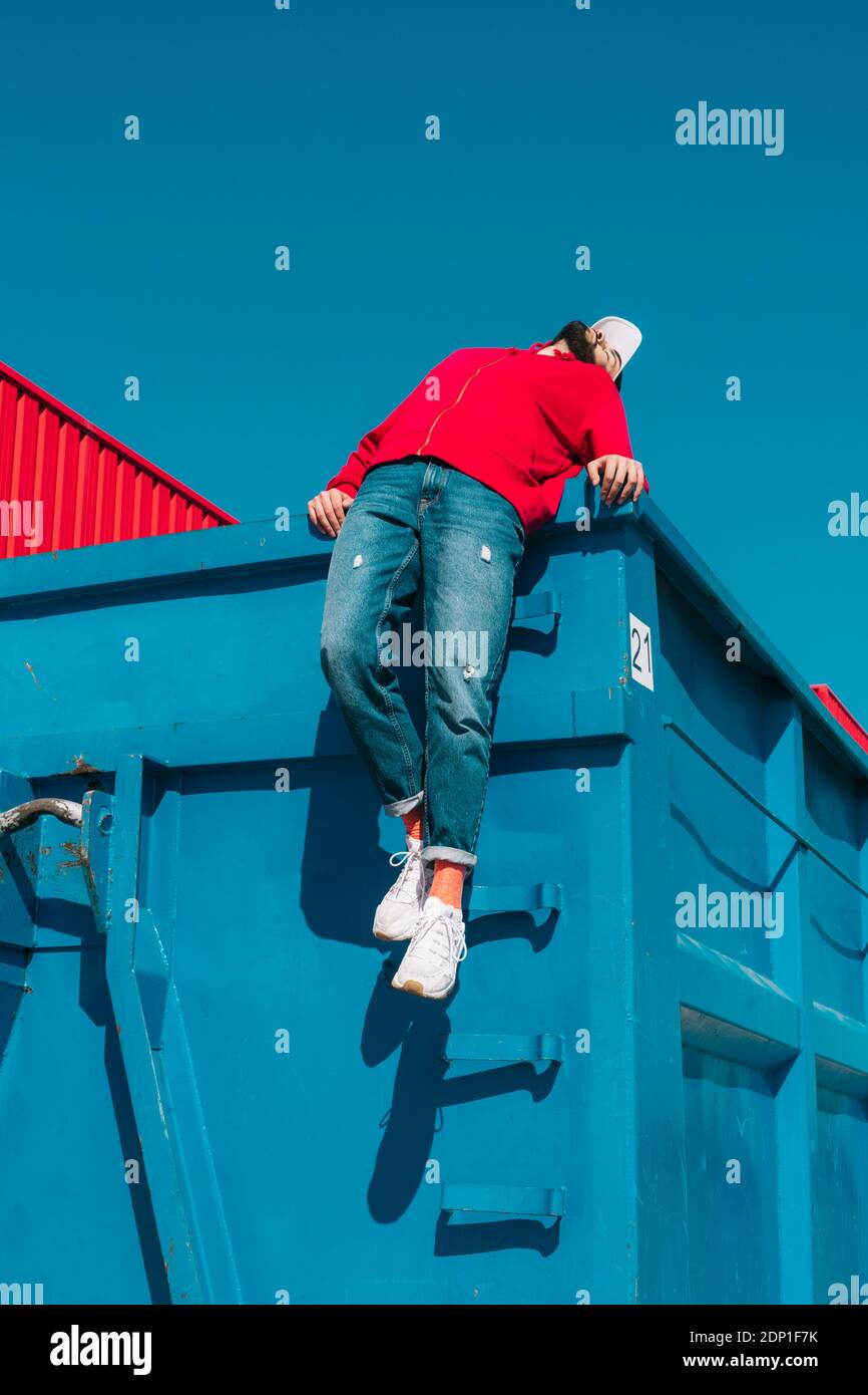 Leaning backwards over edge hi-res stock photography and images - Alamy