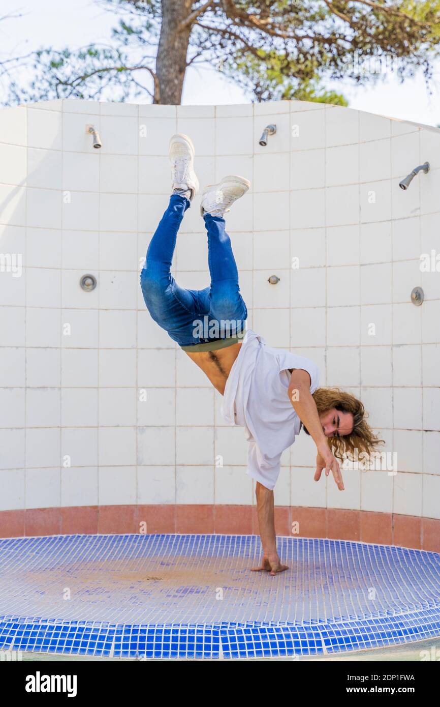 Stand swimming pools hi-res stock photography and images - Alamy