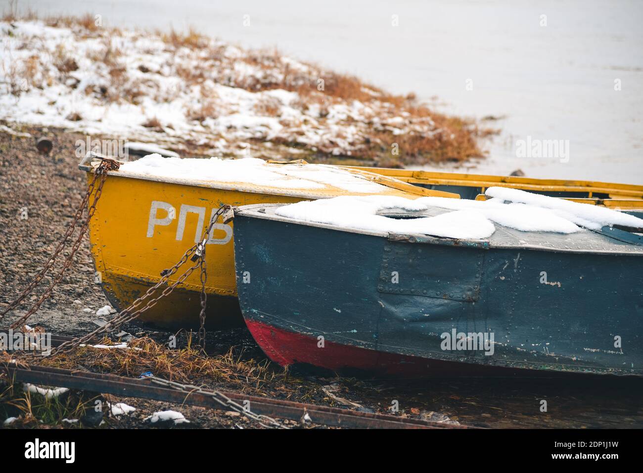 Snowy boats hi-res stock photography and images - Alamy