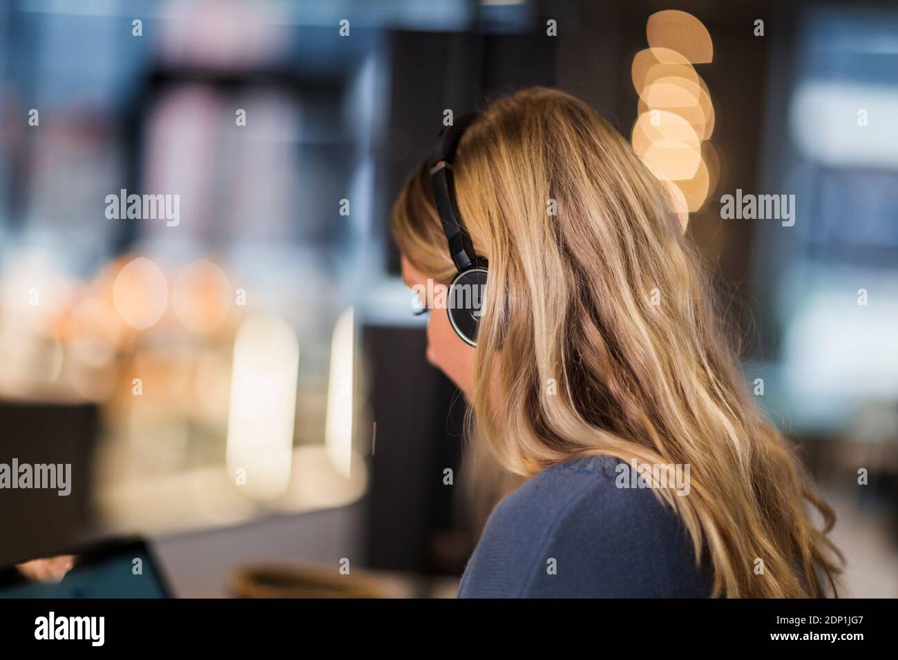 Work headset hi-res stock photography and images - Alamy