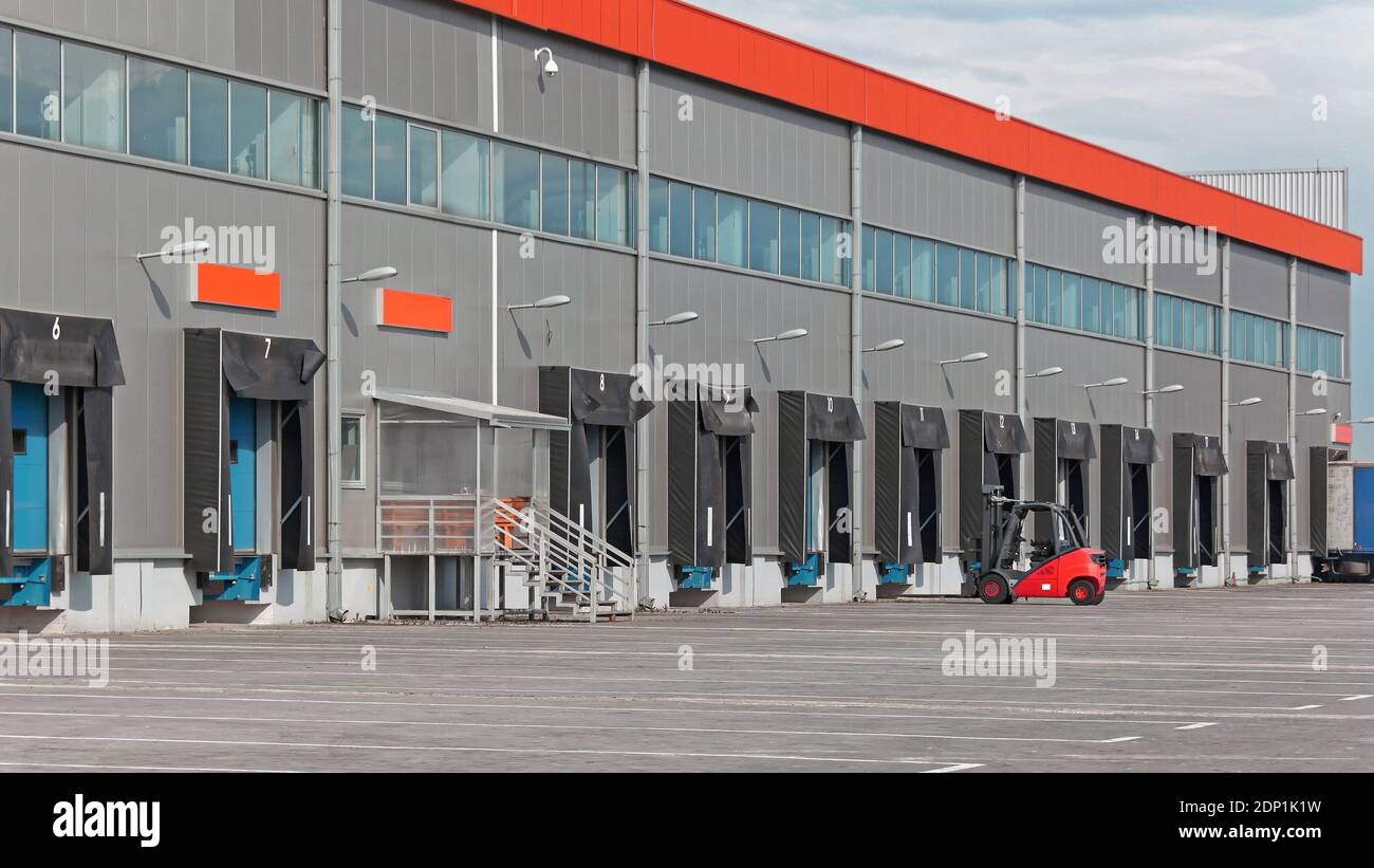 Cargo ramps hi-res stock photography and images - Alamy