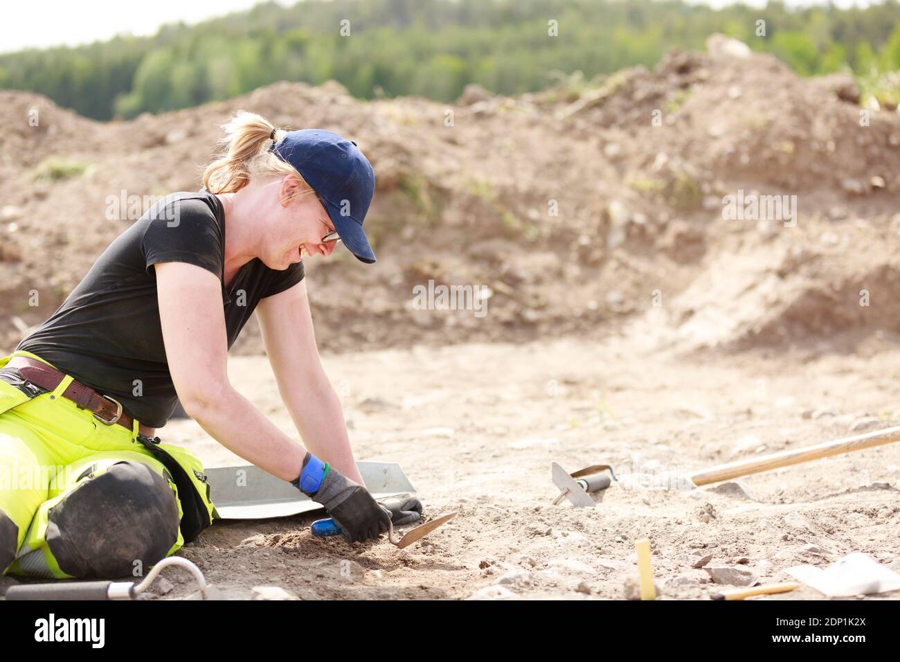 Archeology and dig women hi-res stock photography and images - Alamy