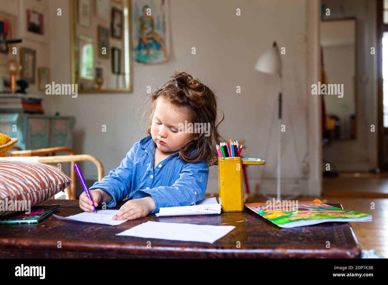 Draw girl hi-res stock photography and images - Alamy